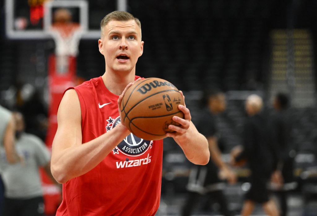 Who is Laura, Girlfriend of Kristaps Porzingis? His Parents, Family ...