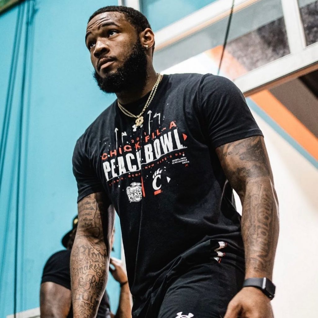 Who is the Girlfriend of Gerrid Doaks? His Parents, Salary and Jersey ...