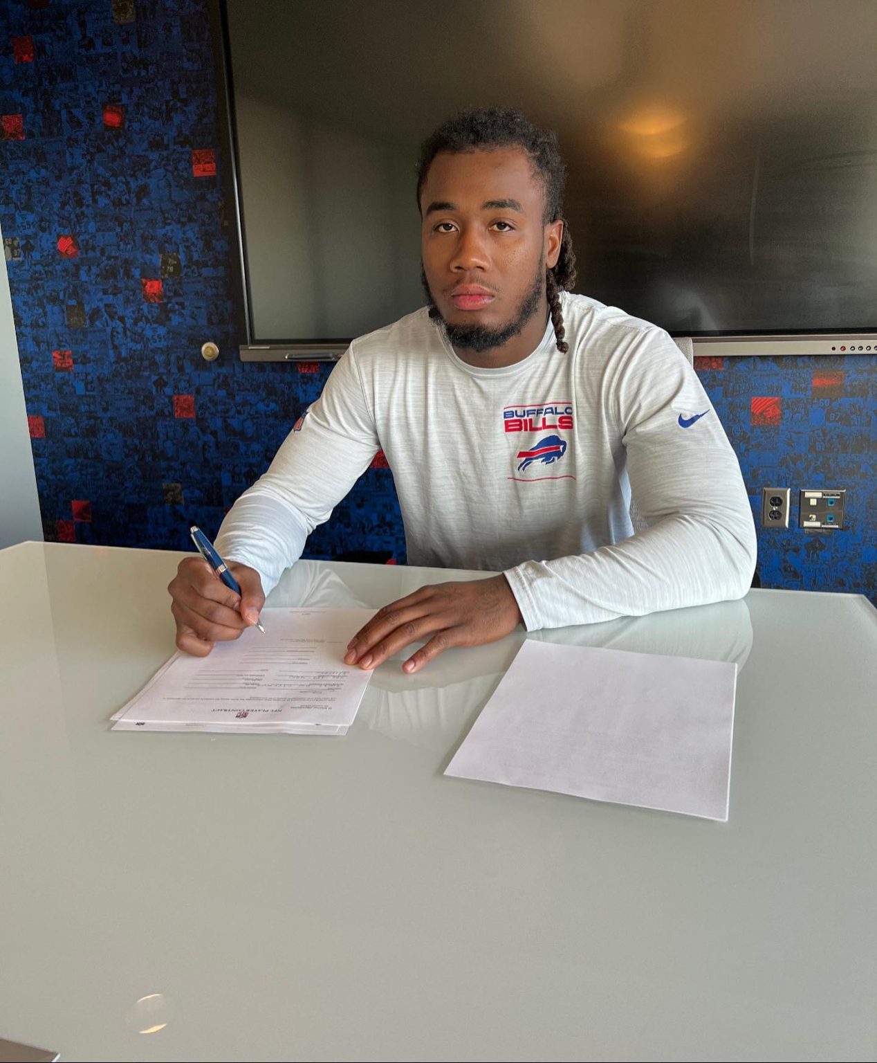 Who is the Girlfriend of James Cook? His Parents, Family, Salary ...