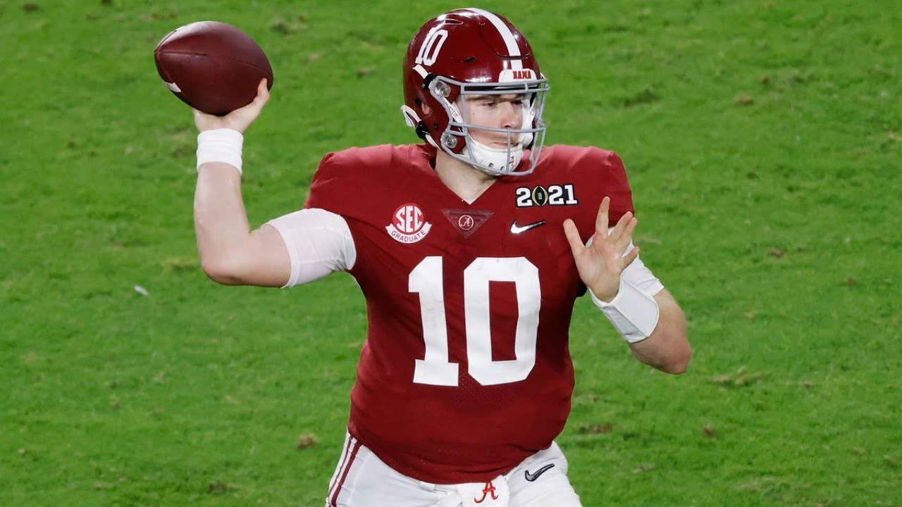 NFL fans react to Patriots QB Mac Jones' ripped physique ahead of new ...