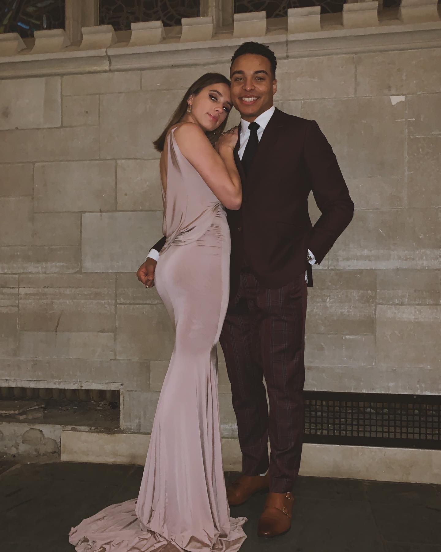 Is Elijah Riley dating Abbe Skinner? His Parents, Family, Salary ...