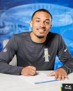 Who is the Girlfriend of Deane Leonard? His Parents, Family, Salary ...