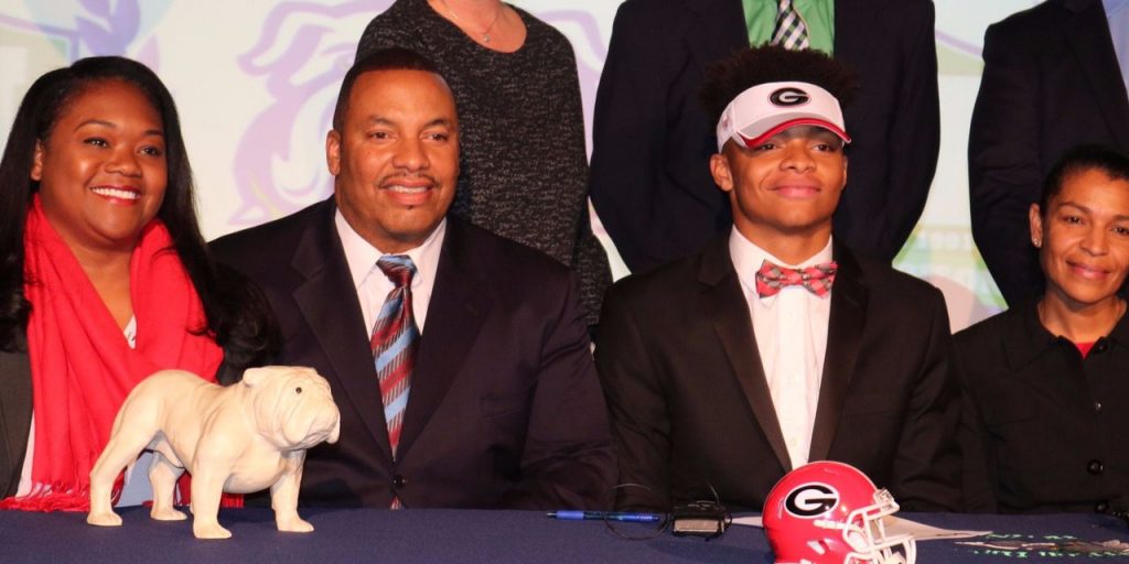 Who is the Girlfriend of Justin Fields? His Parents, Family, Salary ...