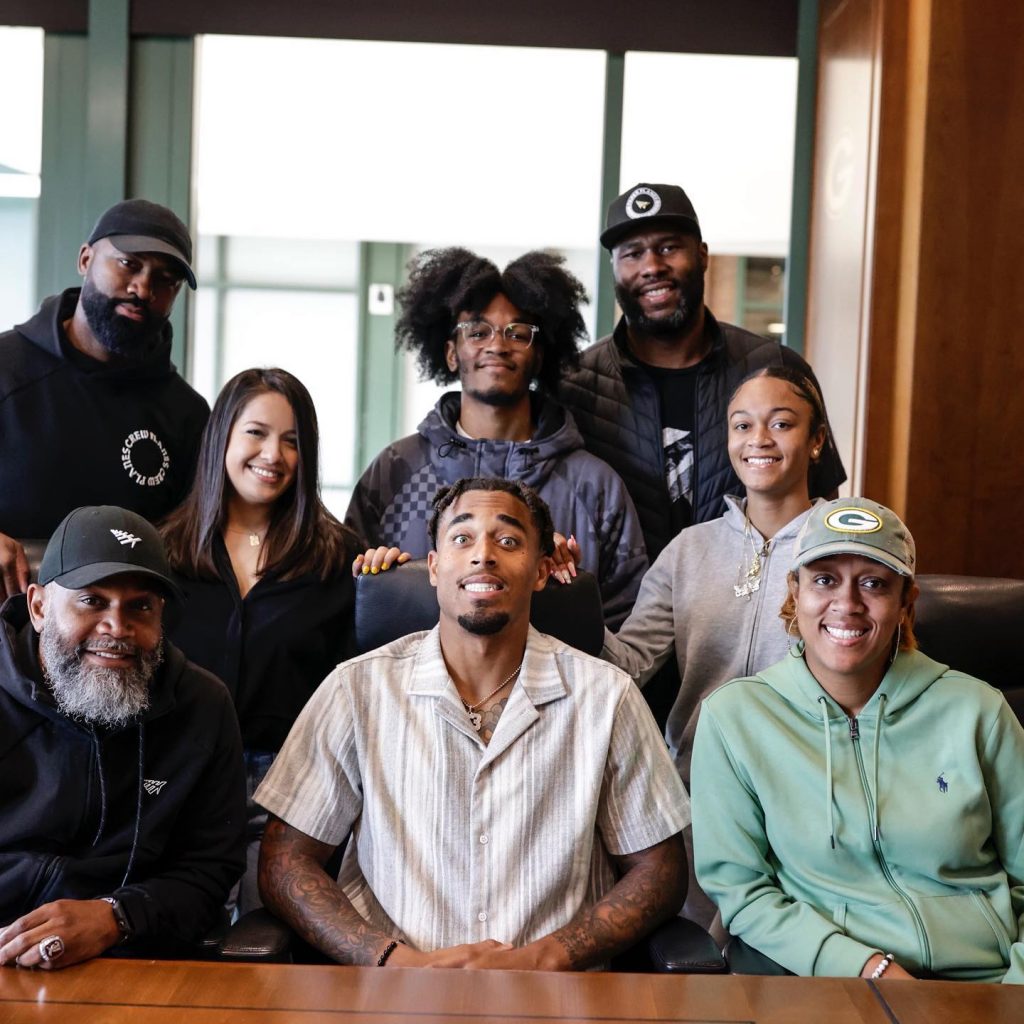 Who is the Girlfriend of Jaire Alexander? His Parents, Family, Salary ...