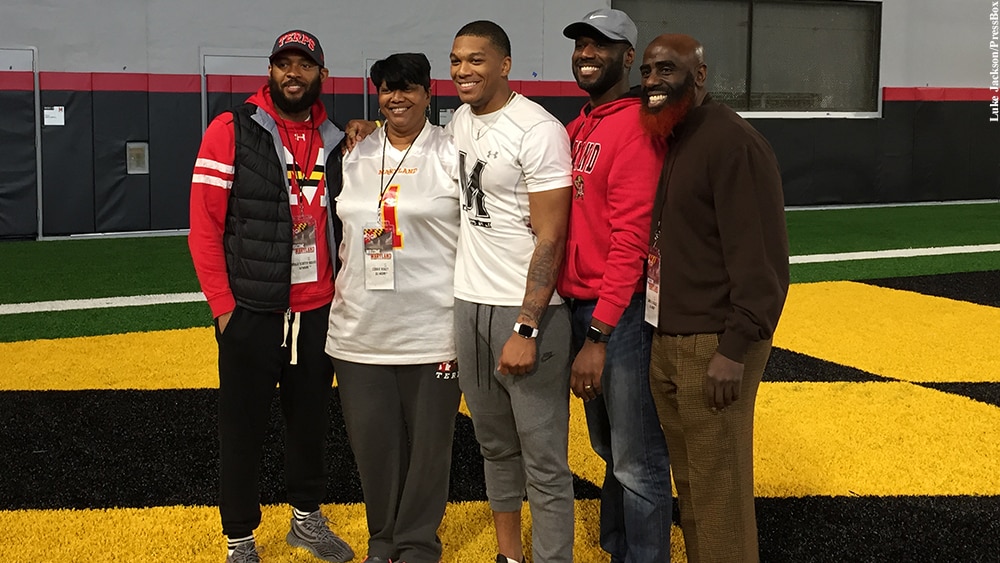 Who is the Girlfriend of DJ Moore? His Parents, Family, Salary, Jersey ...