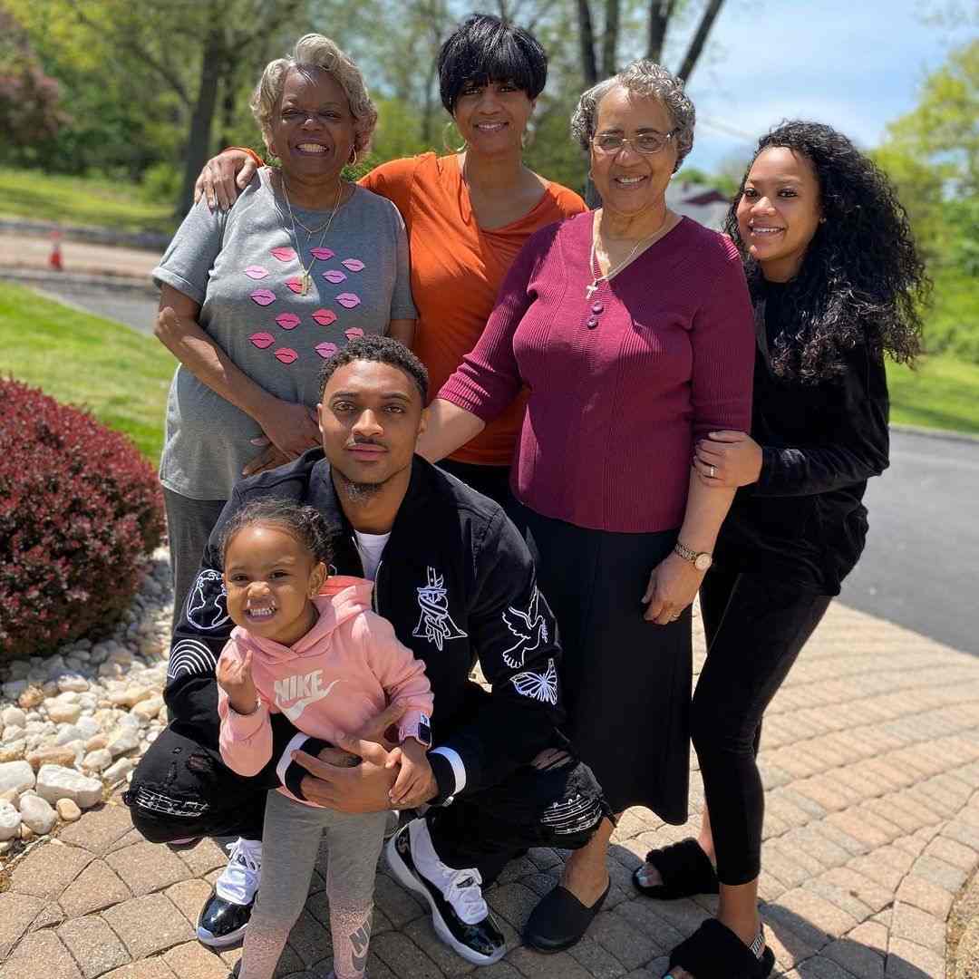 Who is the Girlfriend of Tajae Sharpe? His Parents, Family, Salary ...