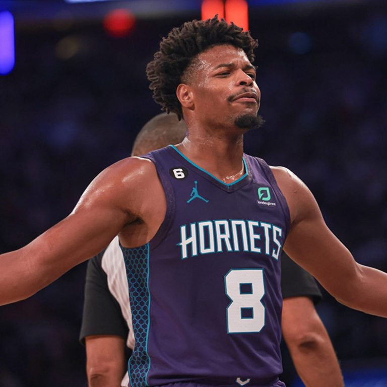 Who is Dennis Smith Jr. Girlfriend? His parents, family, jersey, salary ...