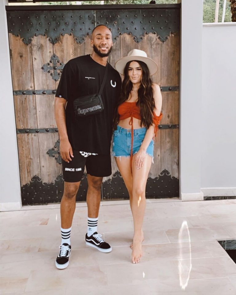 Who is Tausana, Amir Garrett Wife? His parents, family, salary, net ...