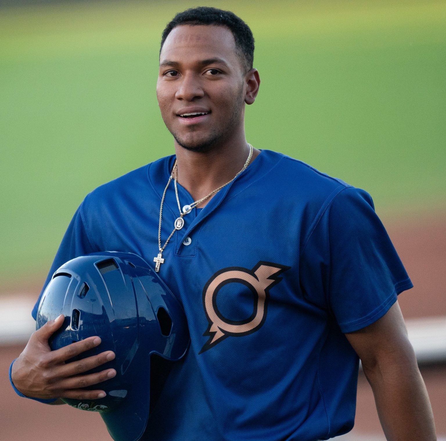 Who is Edward Olivares Girlfriend? His parents, family, salary, jersey ...