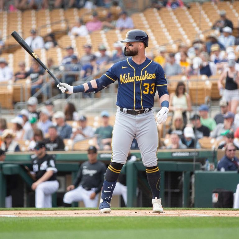 Who is Jesse Winker girlfriend? His parents, family, networth, salary ...