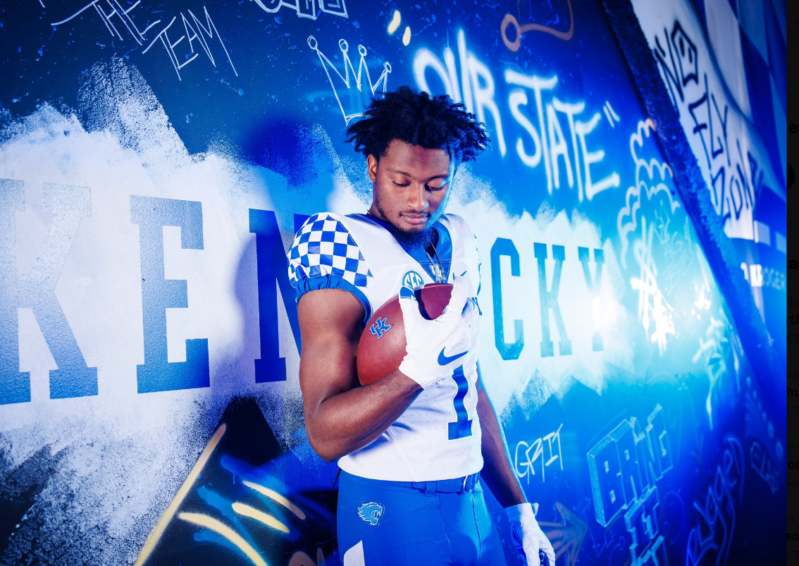 Who is Dolphins Keidron Smith Dating? His Girlfriend, Relationship ...