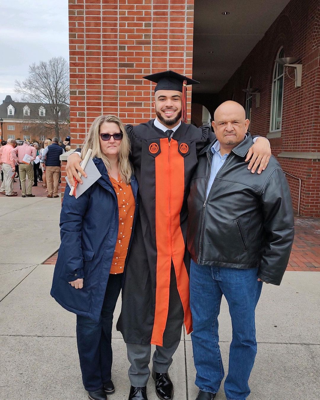 Who is Julian Hill girlfriend? His parents, family, contract, salary ...