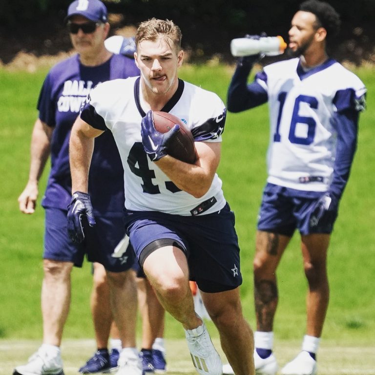 Who is Sadie Luepke, Hunter Luepke wife? His parents, family, contract ...