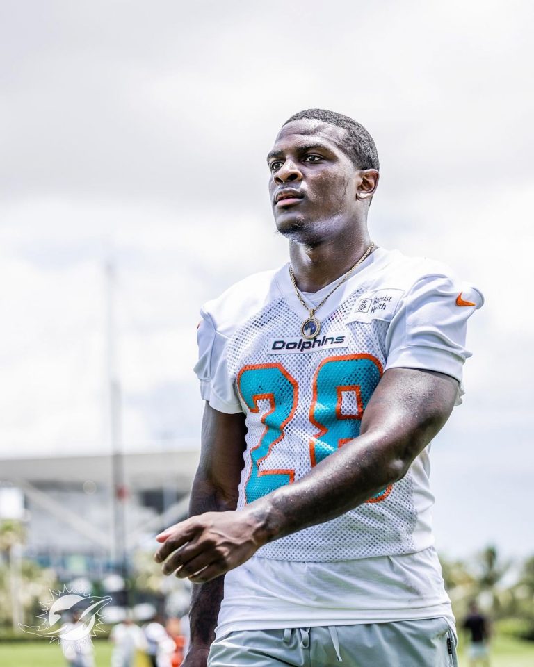 Who is Devon Achane girlfriend? His parents, family, contract, salary ...