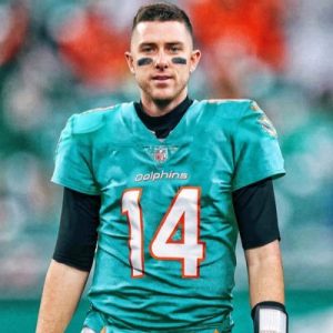 Who is Mallory White, Mike White wife? His parents, family, contract ...