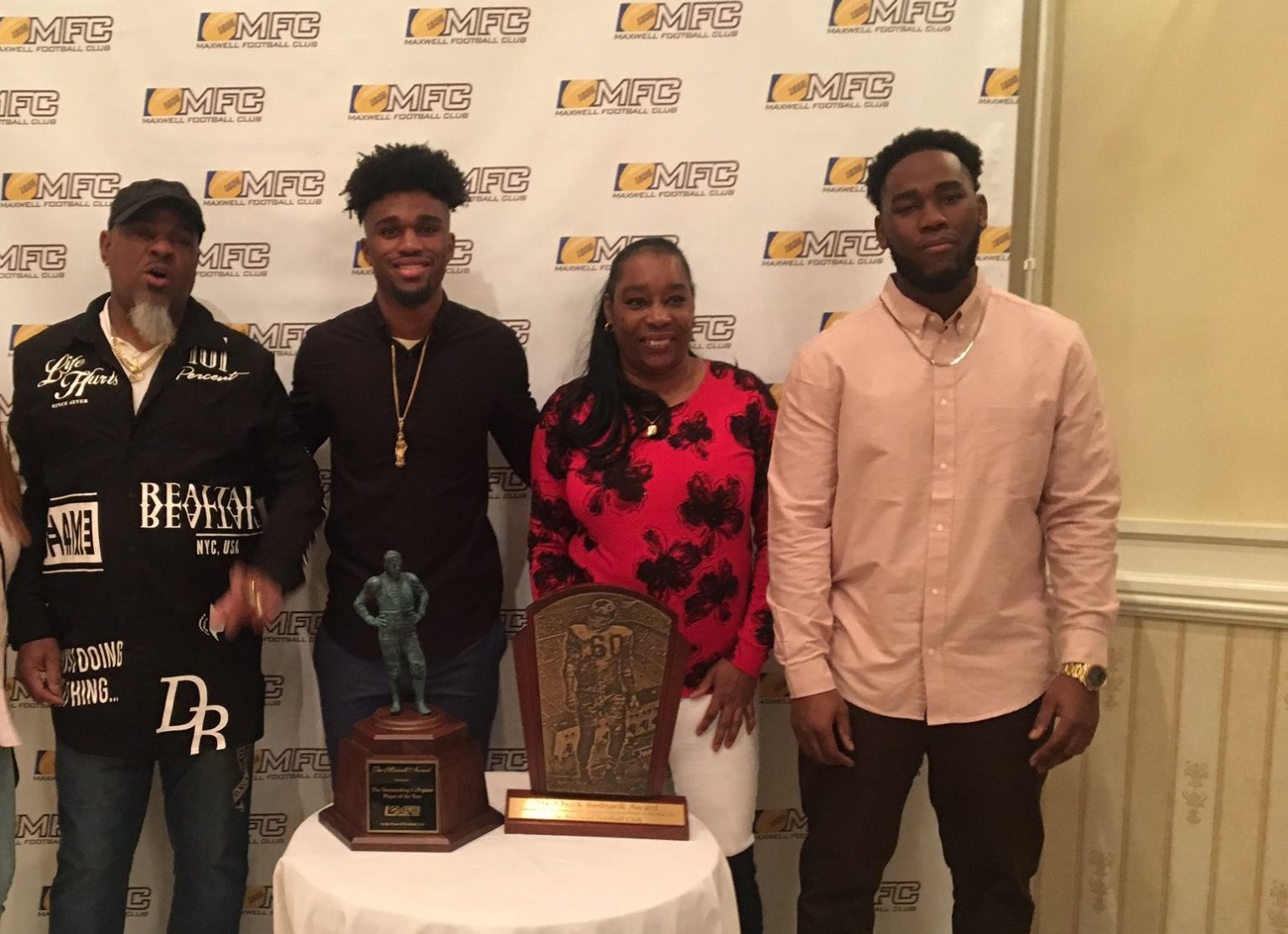 Who is Jose Barbon girlfriend? His parents, family, contract, salary ...