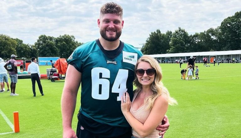 Who is Thereasa Toth, Brett Toth wife? His parents, family, contract ...