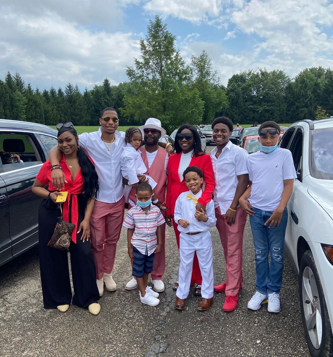 Who is Darrick Forrest girlfriend? His parents, family, contract ...