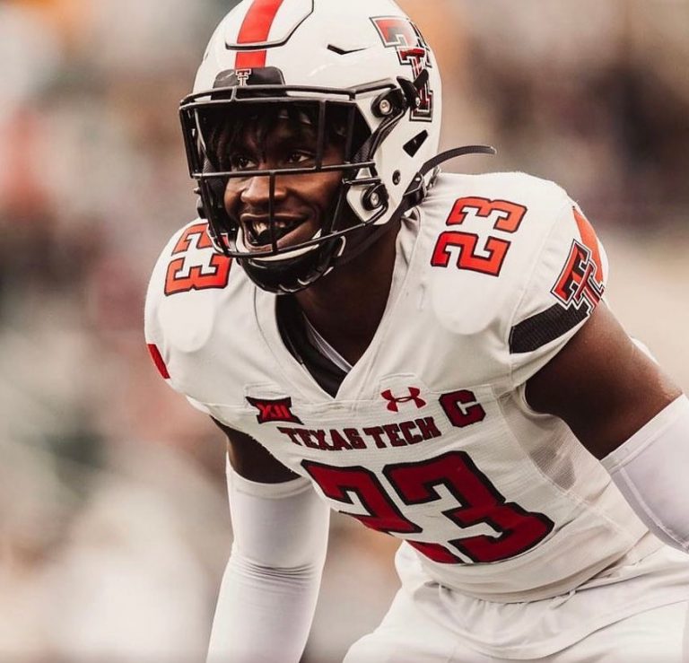 Who is DaMarcus Fields girlfriend? His parents, family, contract ...