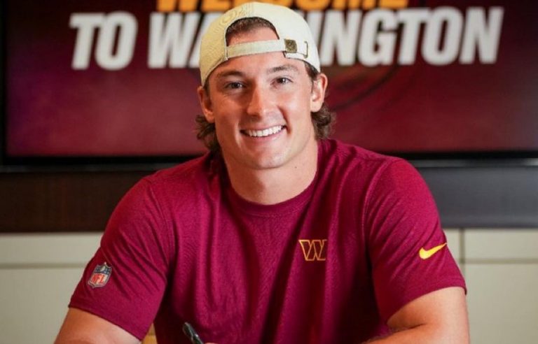 Who is Michael Badgley girlfriend? His parents, family, contract ...