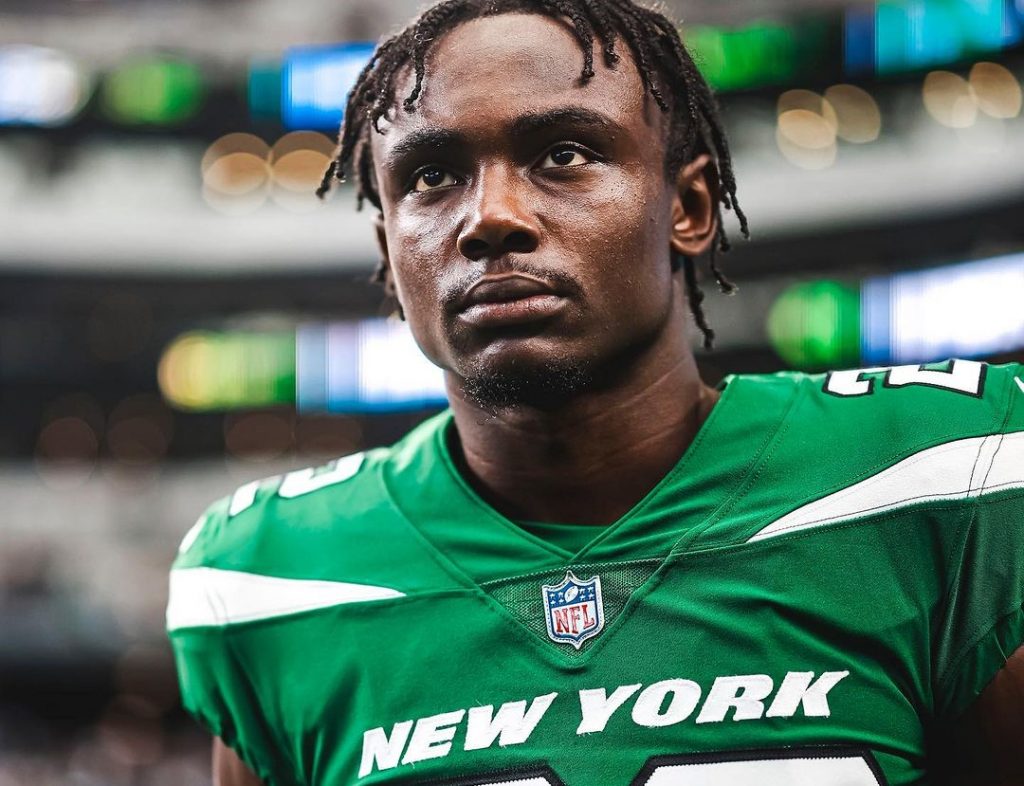 Who is Tony Adams girlfriend? His parents, family, contract, salary ...