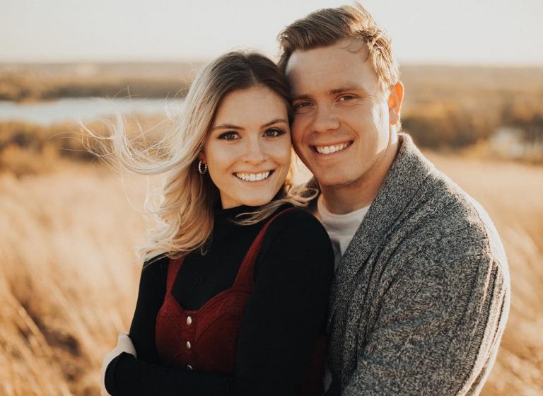 Who is Emily Elflein, Pat Elflein wife? His parents, family, contract ...