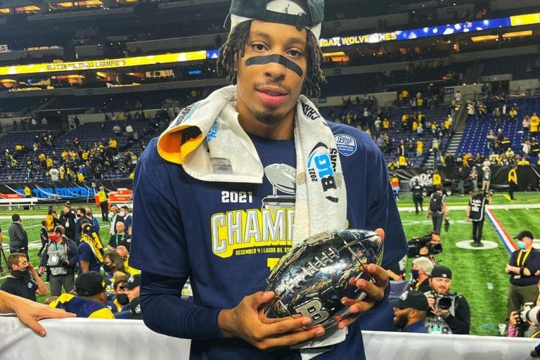 Who is Vincent Gray girlfriend? His Relationship, Parents, Family, Net ...