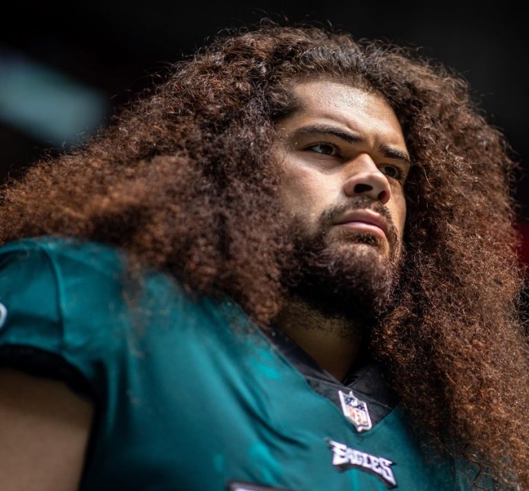 Who is Isaac Seumalo girlfriend? His Relationship, Parents, Family, Net ...