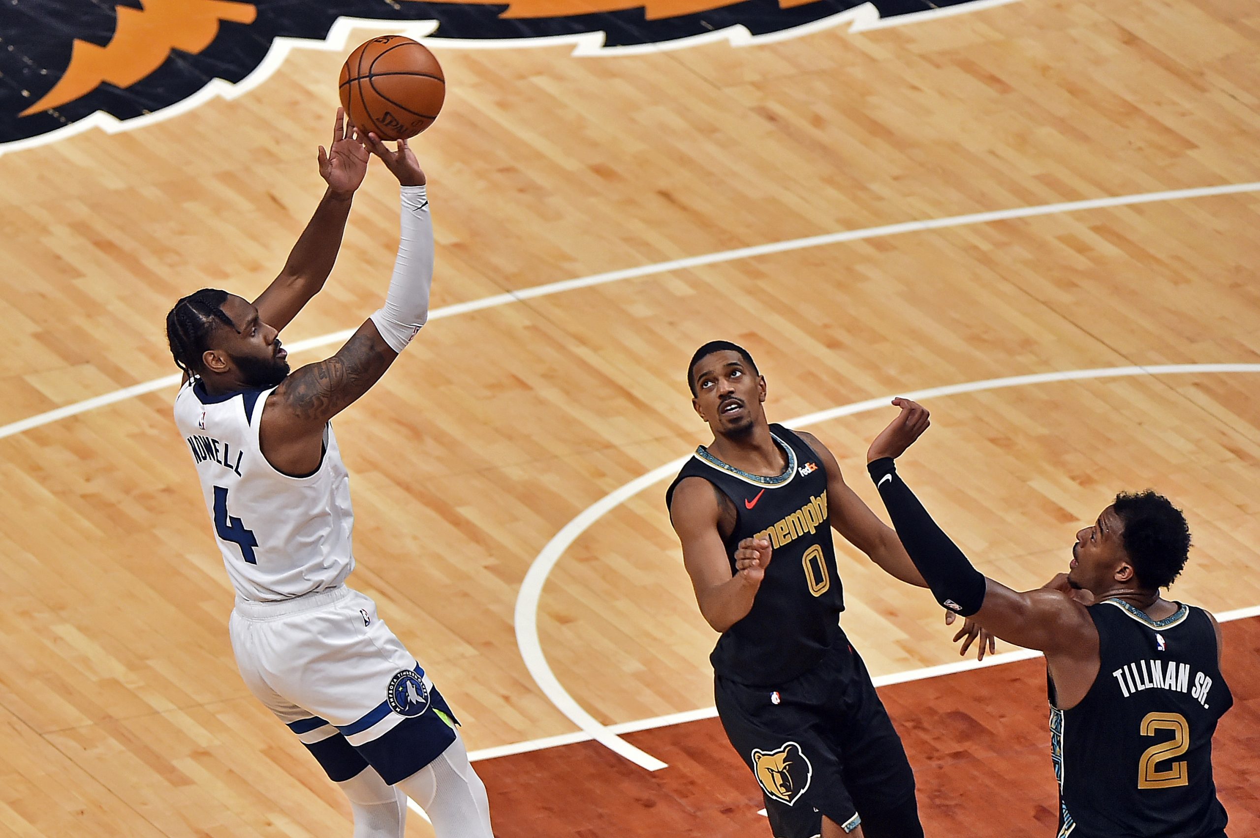 Timberwolves hit 23 treys end Nuggets 12-game series win streak