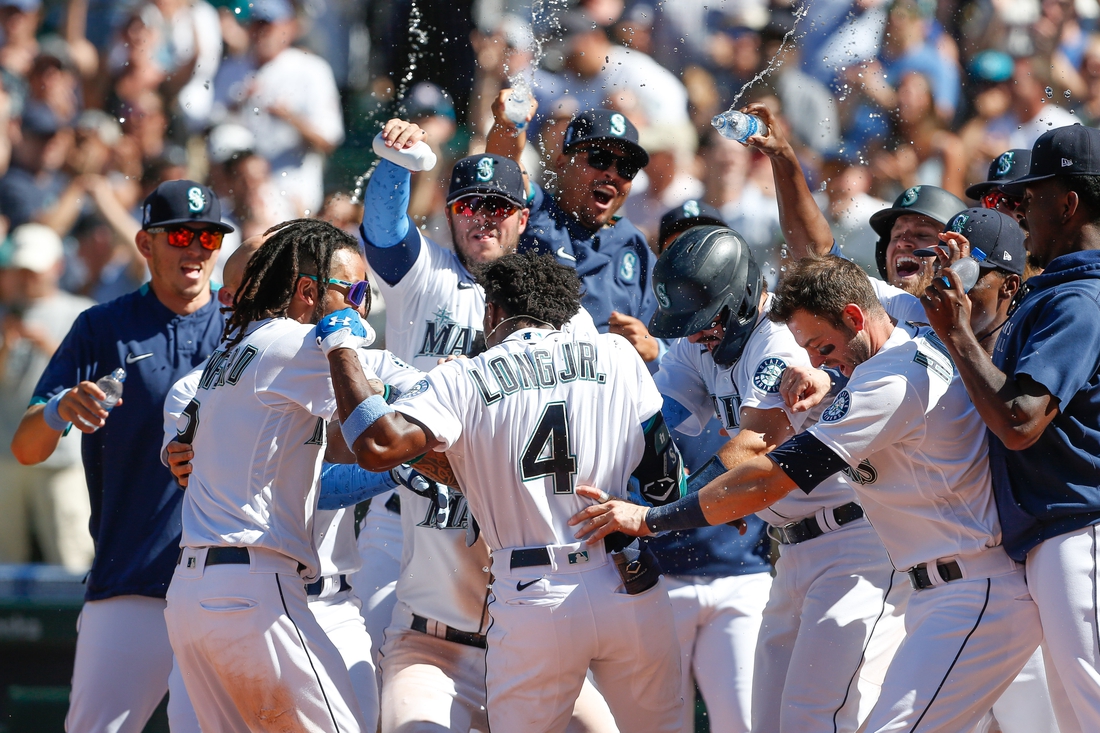 Shed Long Jr. Hits 10th Inning Grand Slam as Mariners Sweep Rays