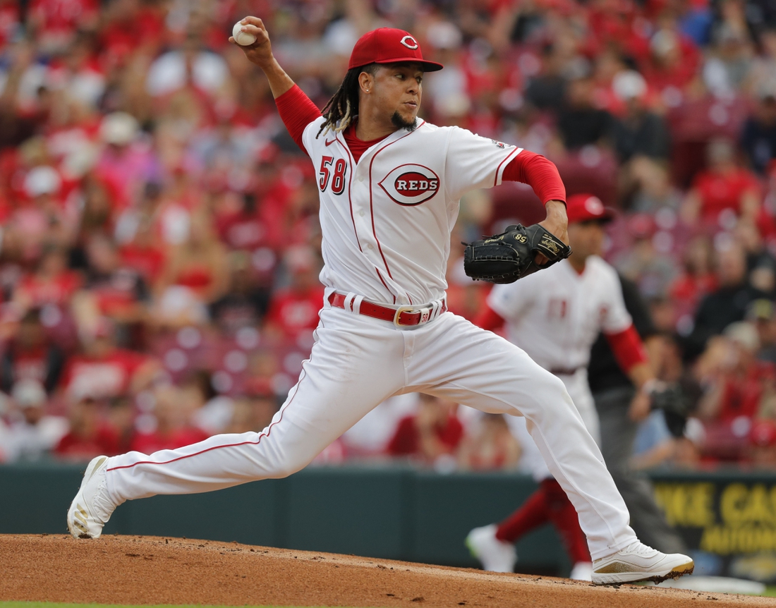 Reds Tyler Stephenson Delivers Walkoff Hit to Beat Padres