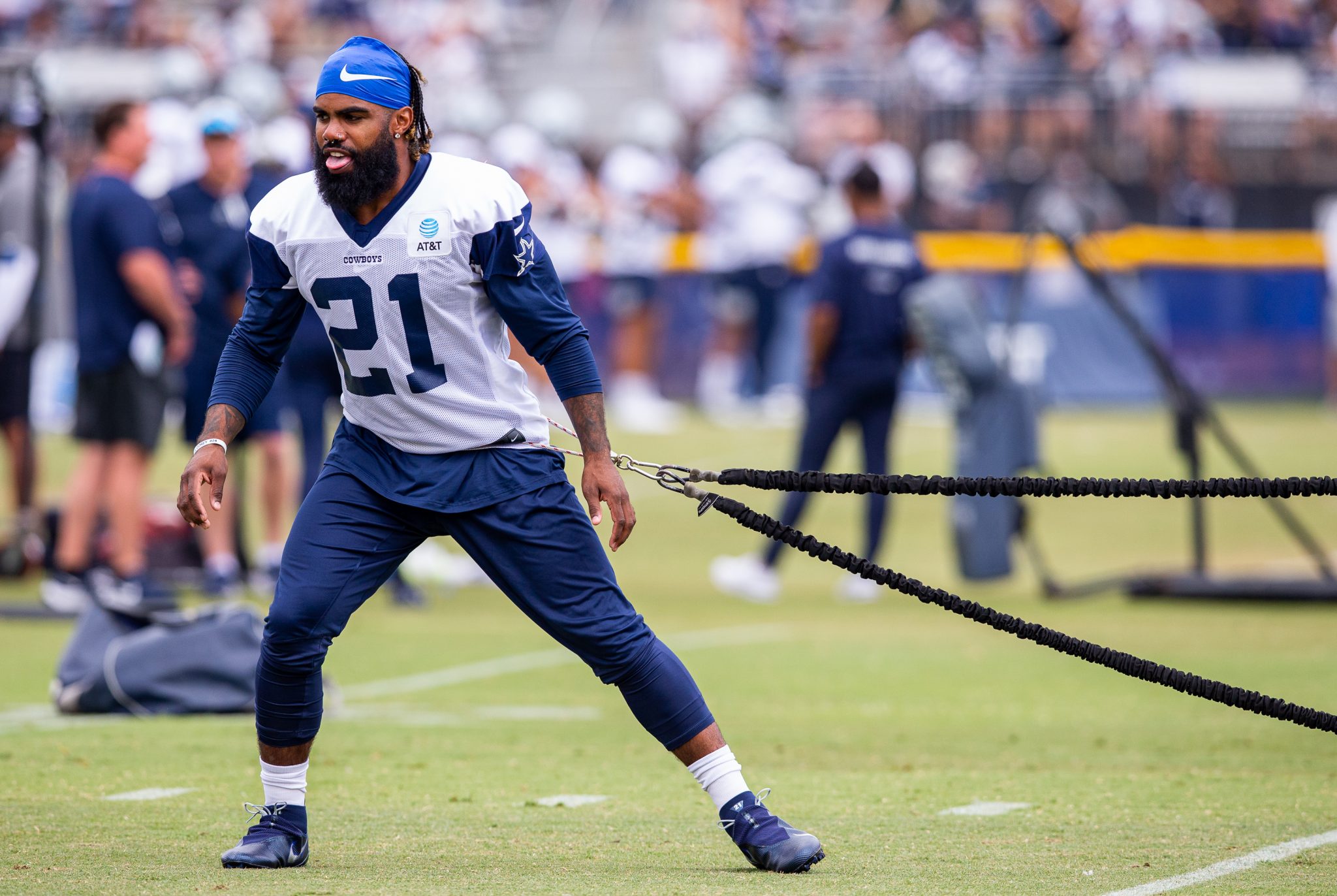 Who is Halle, Girlfriend of Ezekiel Elliott? His Parents, Family ...